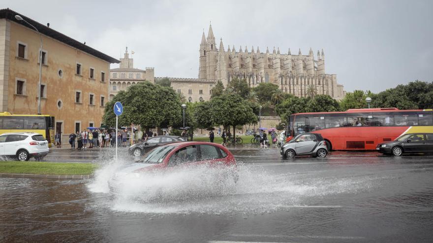 Lluvias fuertes en Mallorca acompañadas de tormenta para empezar el mes ...