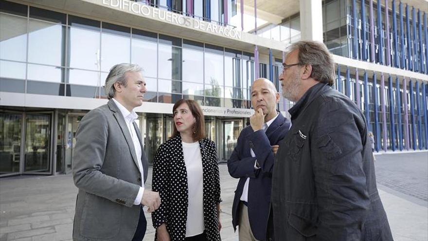 El secretario del pleno dice que el decreto de Rivarés es ilegal El secretario del pleno dice que el decreto de Rivarés es ilegal