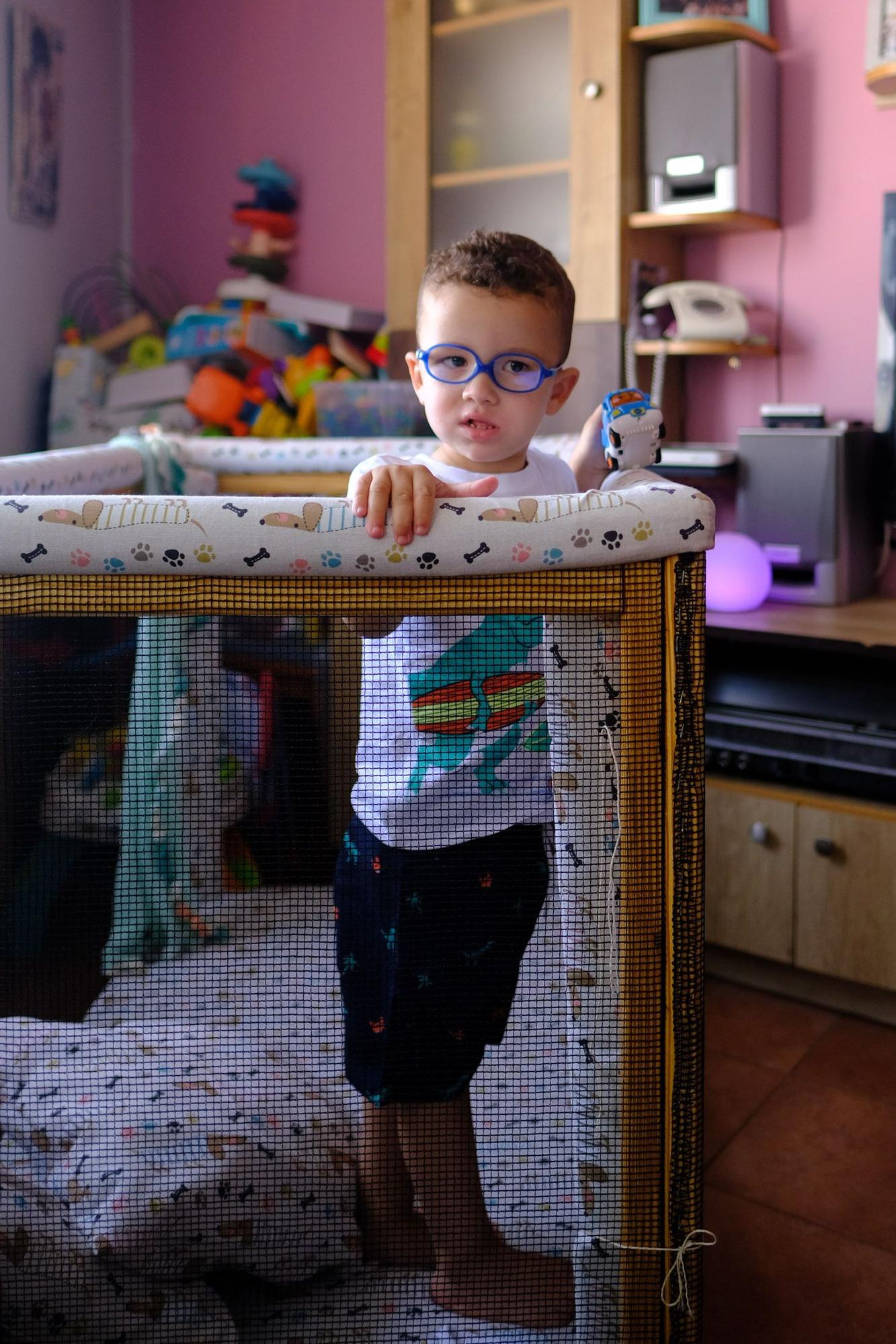 FOTOS: Enzo, el único paciente afectado por el síndrome Syngap1 en Canarias