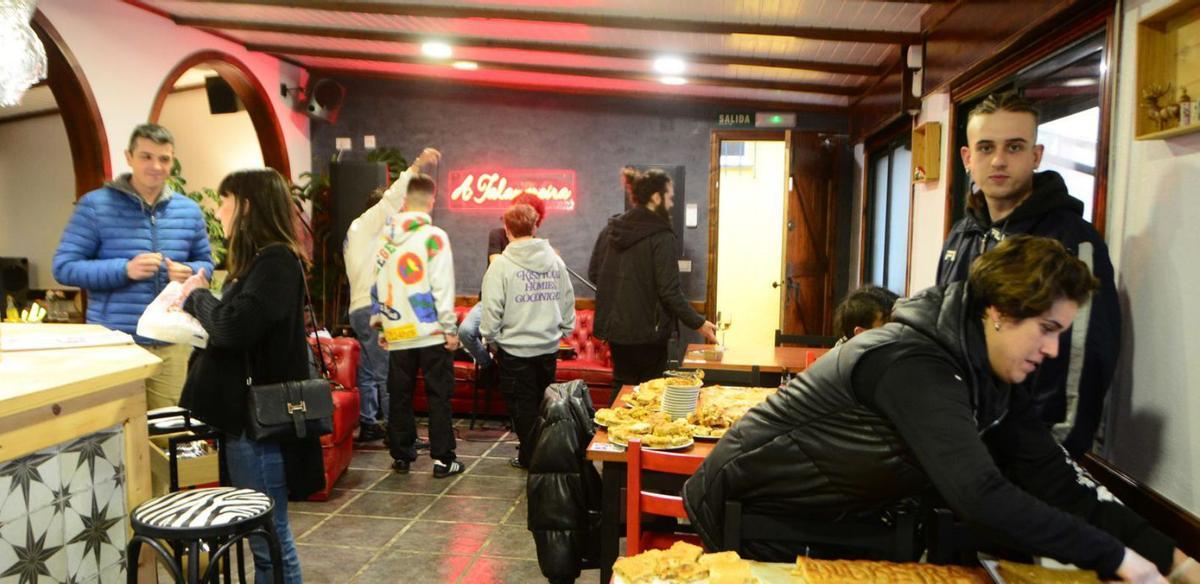 El complejo deportivo de O Beque se reinventa y abre su nuevo bar