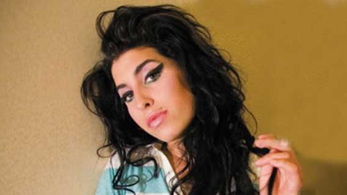 Amy Winehouse culmina un año 2007 lleno de éxitos - Woman