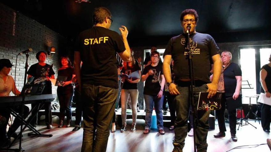 Bob Stoloff despide el curso en Avilés con un concierto