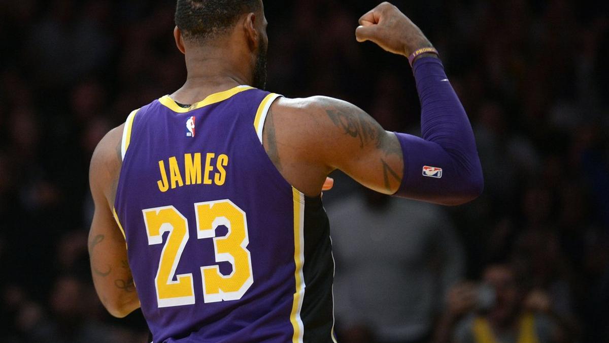 Lebron James supera a Michael Jordan y ya suma 32.292 puntos en la NBA