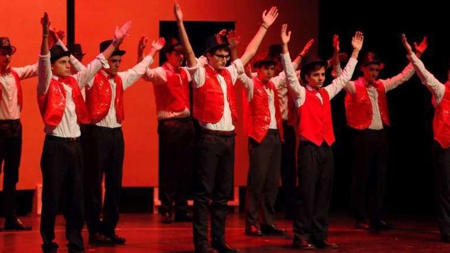 Más de 300 estudiantes pasan la Nochebuena con Herodes