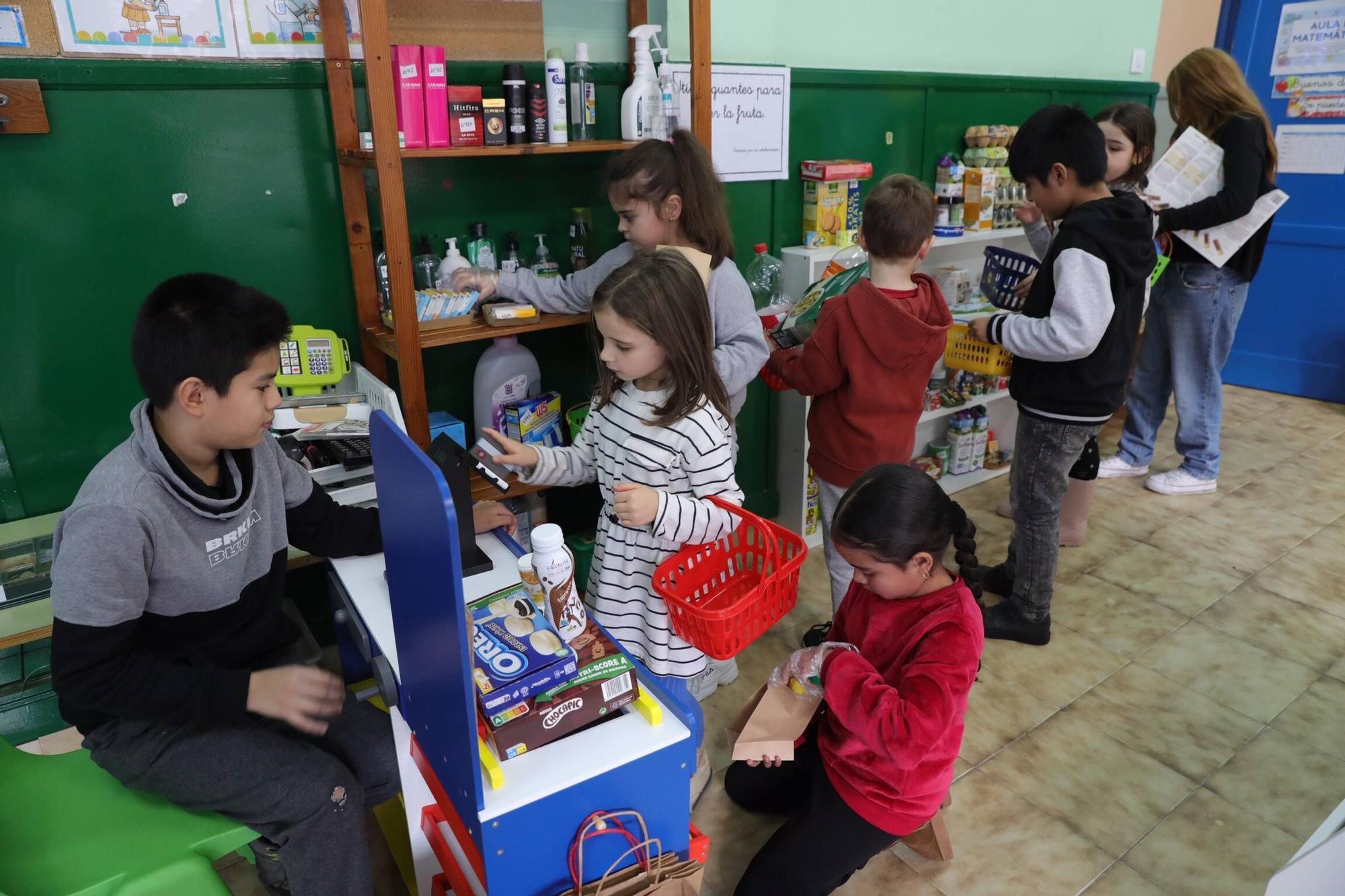 De aula en aula: El supermercado del colegio Los Campos, en imágenes