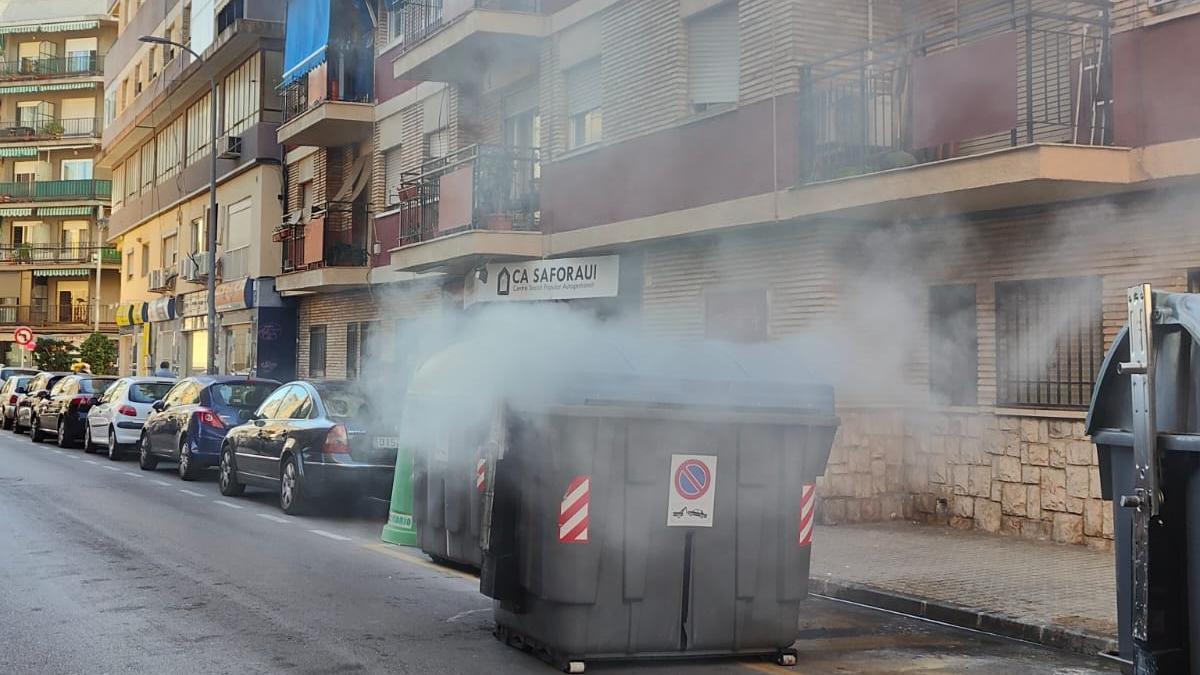 La policía logra detener al incendiario de cinco contenedores en Gandia