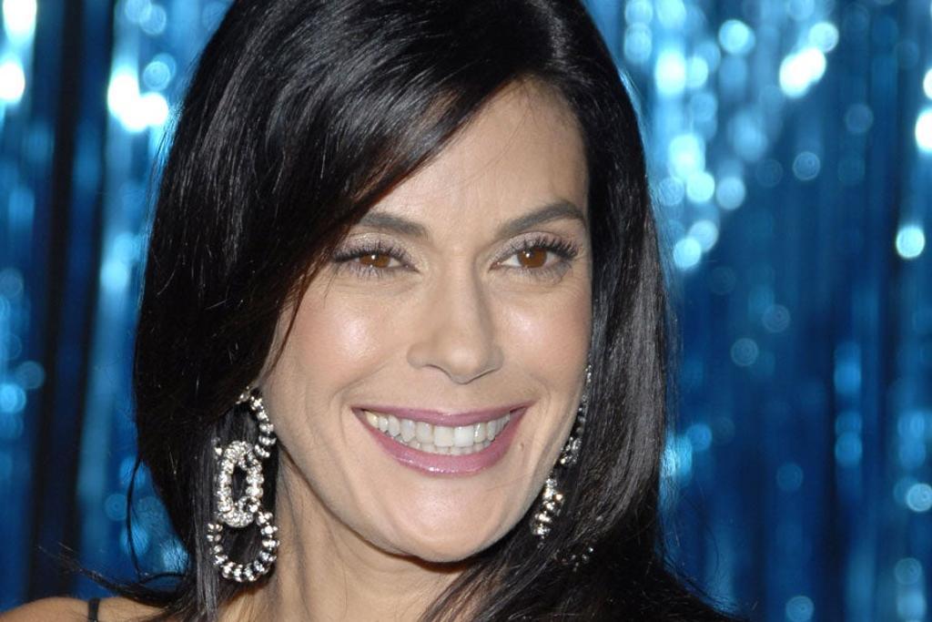 Demandan a Teri Hatcher por usar un pintalabios - Cuore