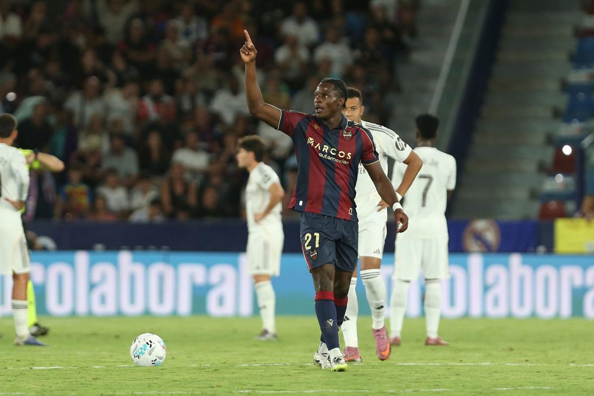 Lío a la vista con Etta Eyong en el Levante