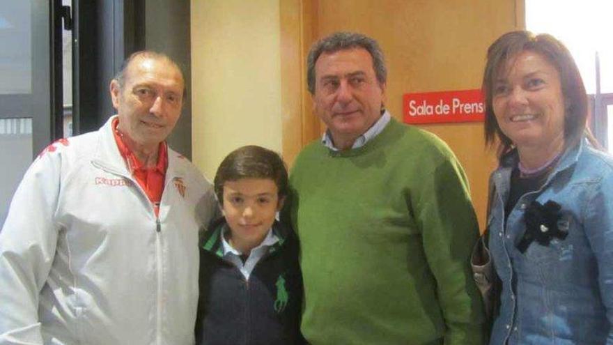 El ex rojiblanco Enrique Morán visita Mareo para desear suerte al ...