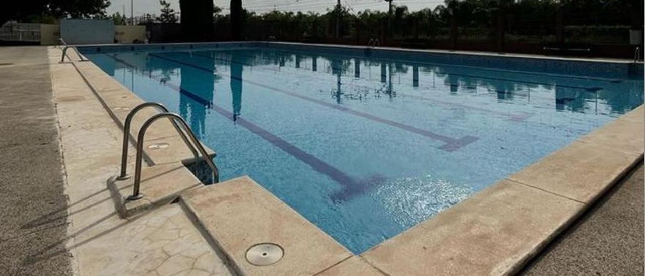 Rocafort resuelve contrato de la piscina