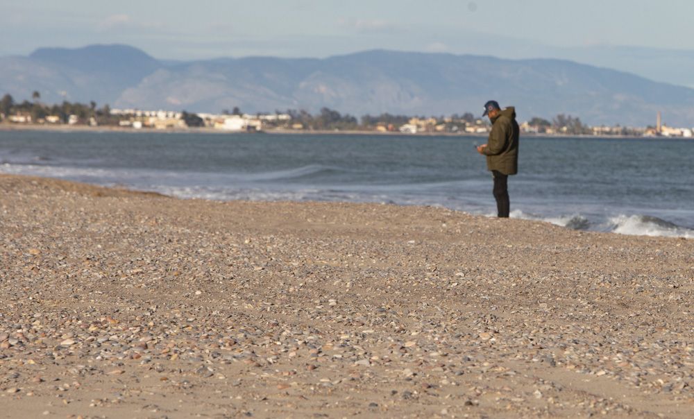Sigue el avance de las piedras en la playa de Canet d'En Berenguer