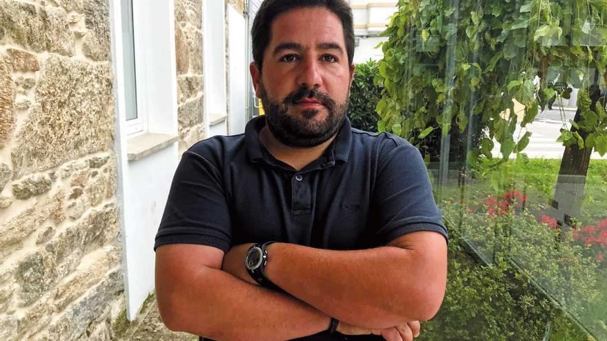 Tras la huella de la gallina combatiente: 'Kika' xalleira