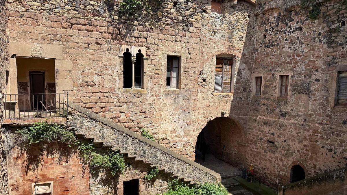CASTELL SANTA PAU | Santa Pau compra el castell del poble gràcies al ...