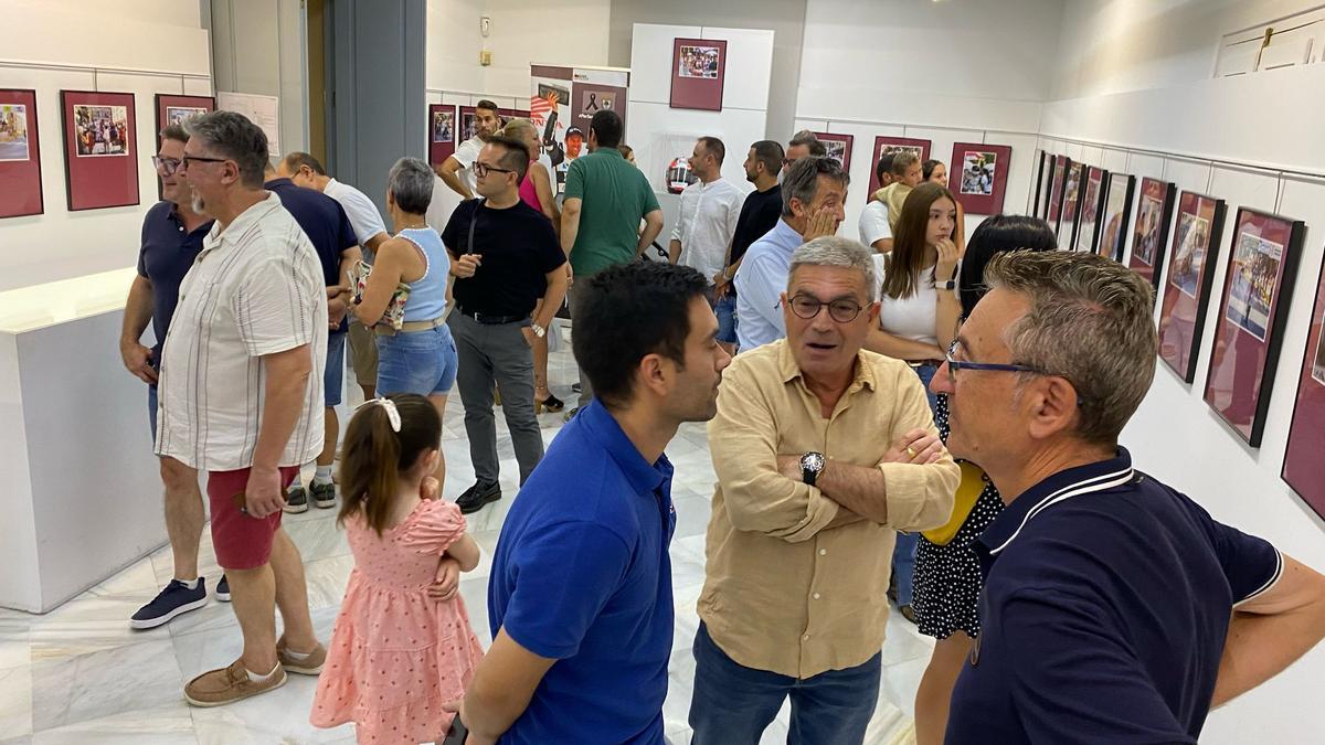 Exposición | Una exposición homenajea en Xàtiva al piloto Bernat Martínez