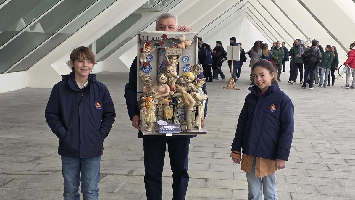 Primer día de entrega de ninots para la Exposición de las Fallas 2026 ...