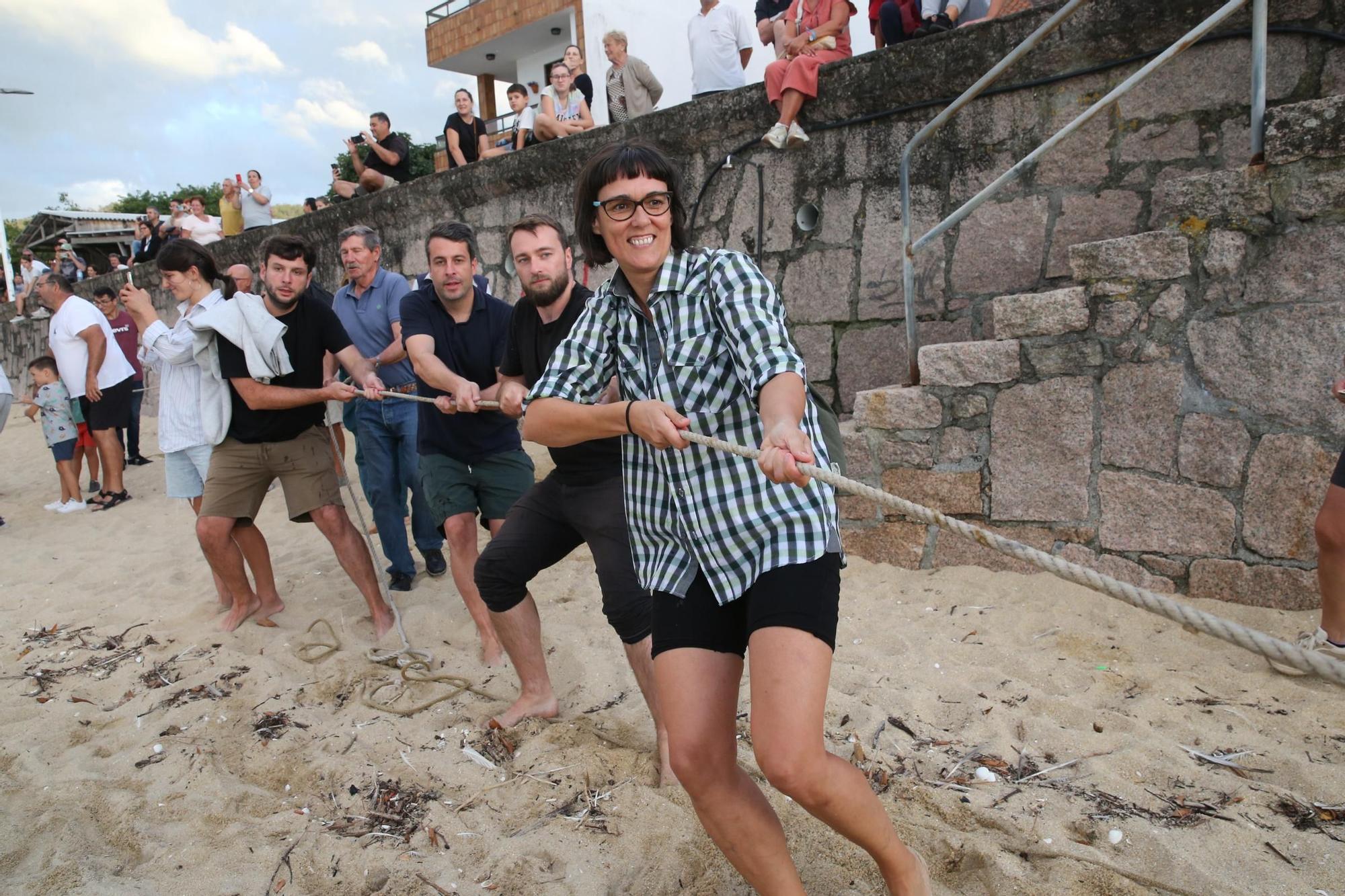 Una rapeta en la playa de Banda do Río. II Xornadas Bueu Vive o Mar