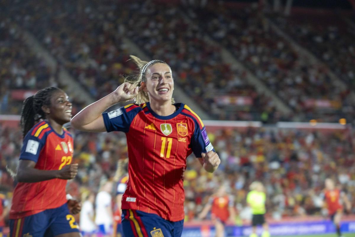 Son Moix vibró con la goleada de España a Inglaterra - Diario de Mallorca