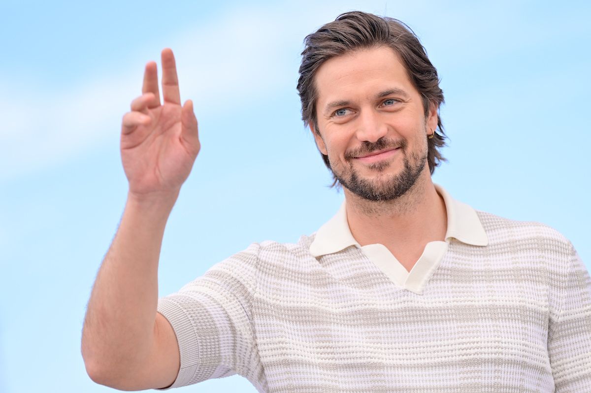 LUCAS BRAVO NUEVA PAREJA Lucas Bravo, el irresistible chef Gabriel de ...