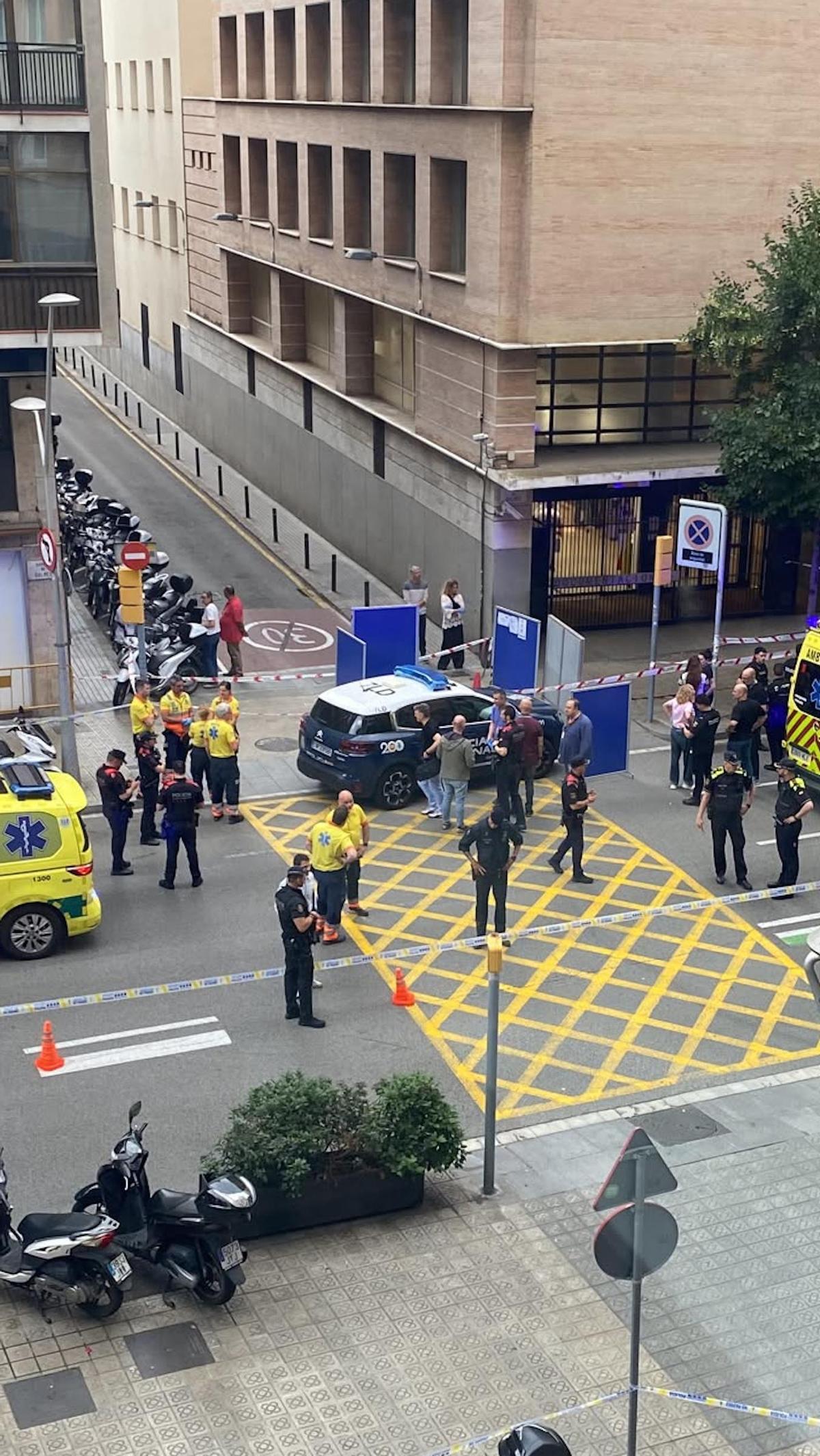 Mort a trets un home davant una comissaria del centre de Barcelona, a ...