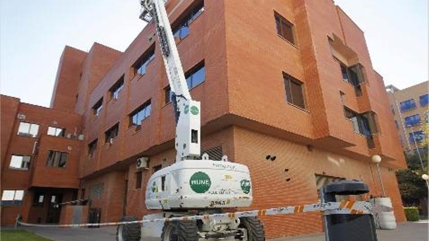 Valencia | La Politècnica acota el centro de Química por desprendimientos