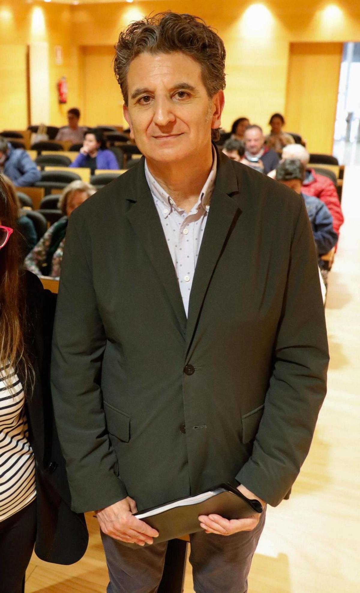 "Avilés lleva cuatro décadas buscando un nuevo medio de vida, una razón ...