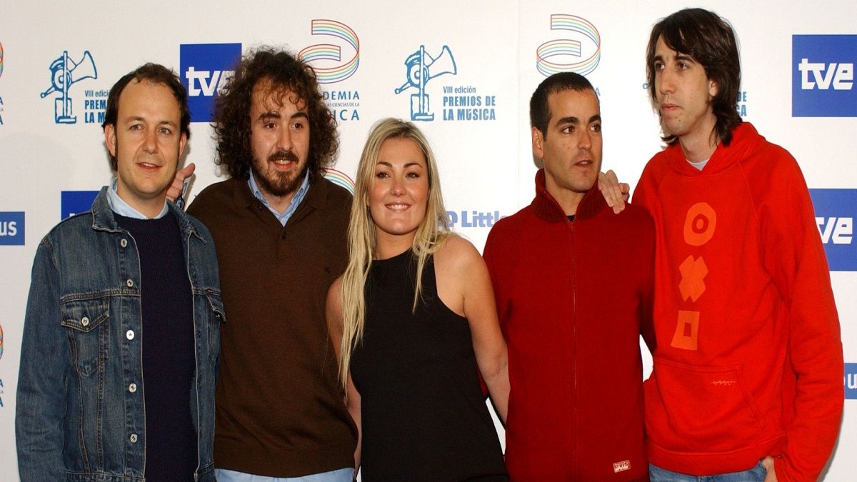 Revolucionan Twitter con estas imágenes cantando una canción de la ...