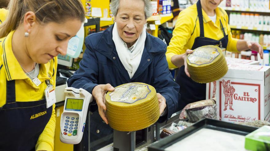 Alimerka entrega dos toneladas de alimentos en su campaña navideña