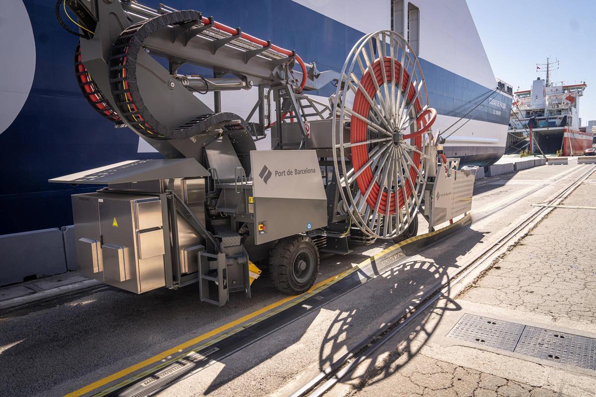 El Port de Barcelona estrena la conexión eléctrica de la terminal de ...