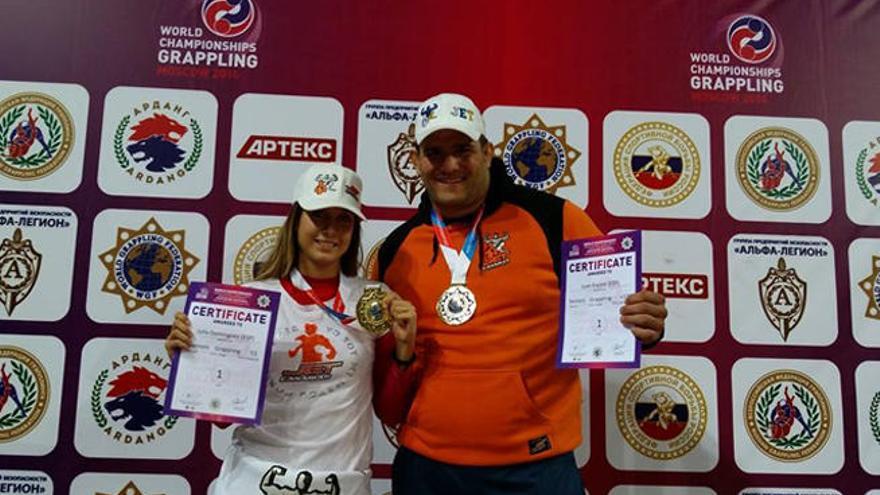 Juan Espino recupera el título y oro para Julia Domínguez y Minerva Montero