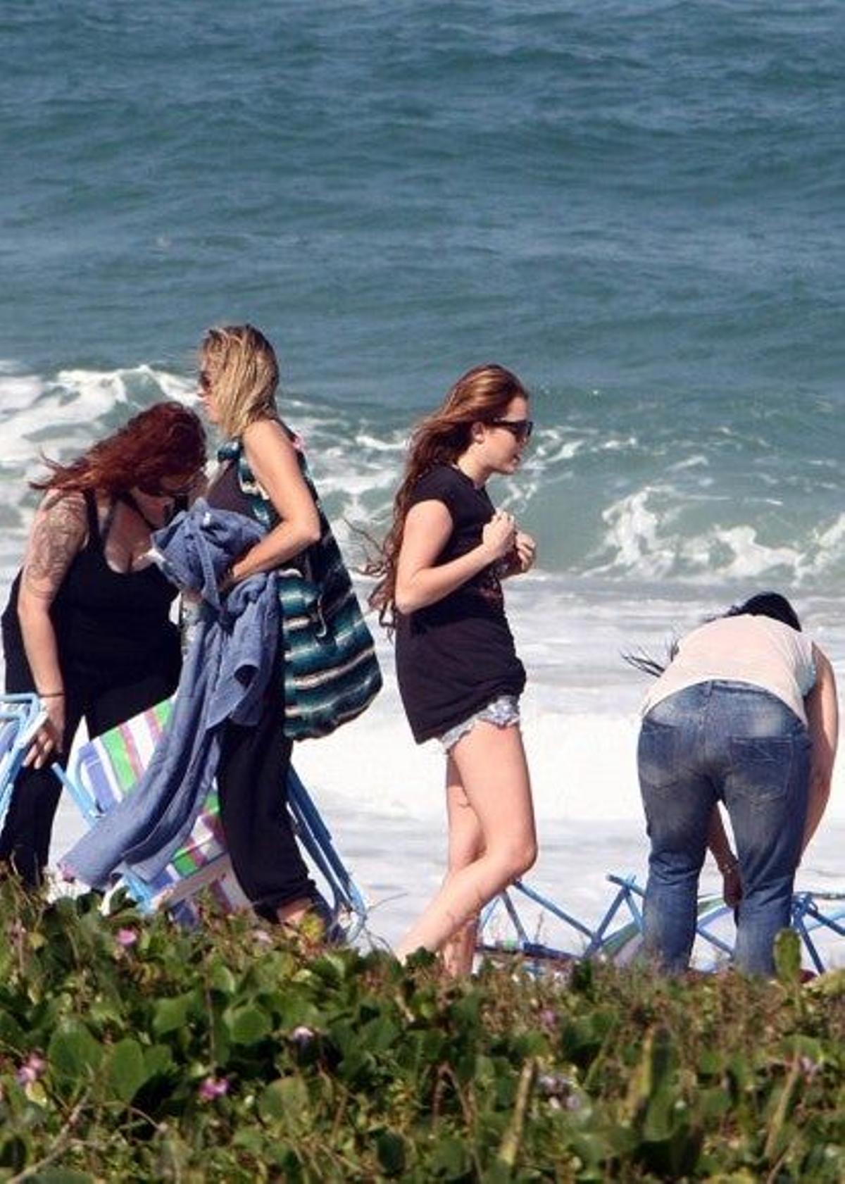 Miley Cyrus disfrutando de las playas de Brasil - Cuore