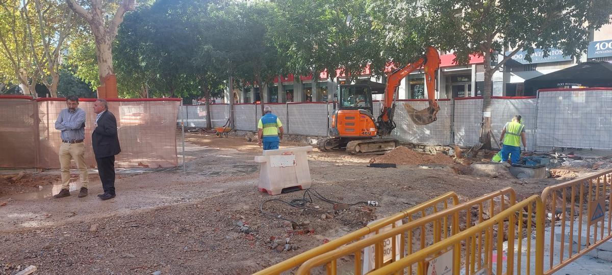 Obras en la plaza España de Palma: Espectacular fuga de agua en las obras de la plaza España