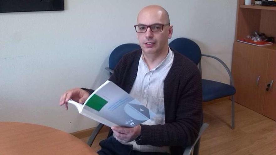 "'El bosque animado' es una novela mal leída"