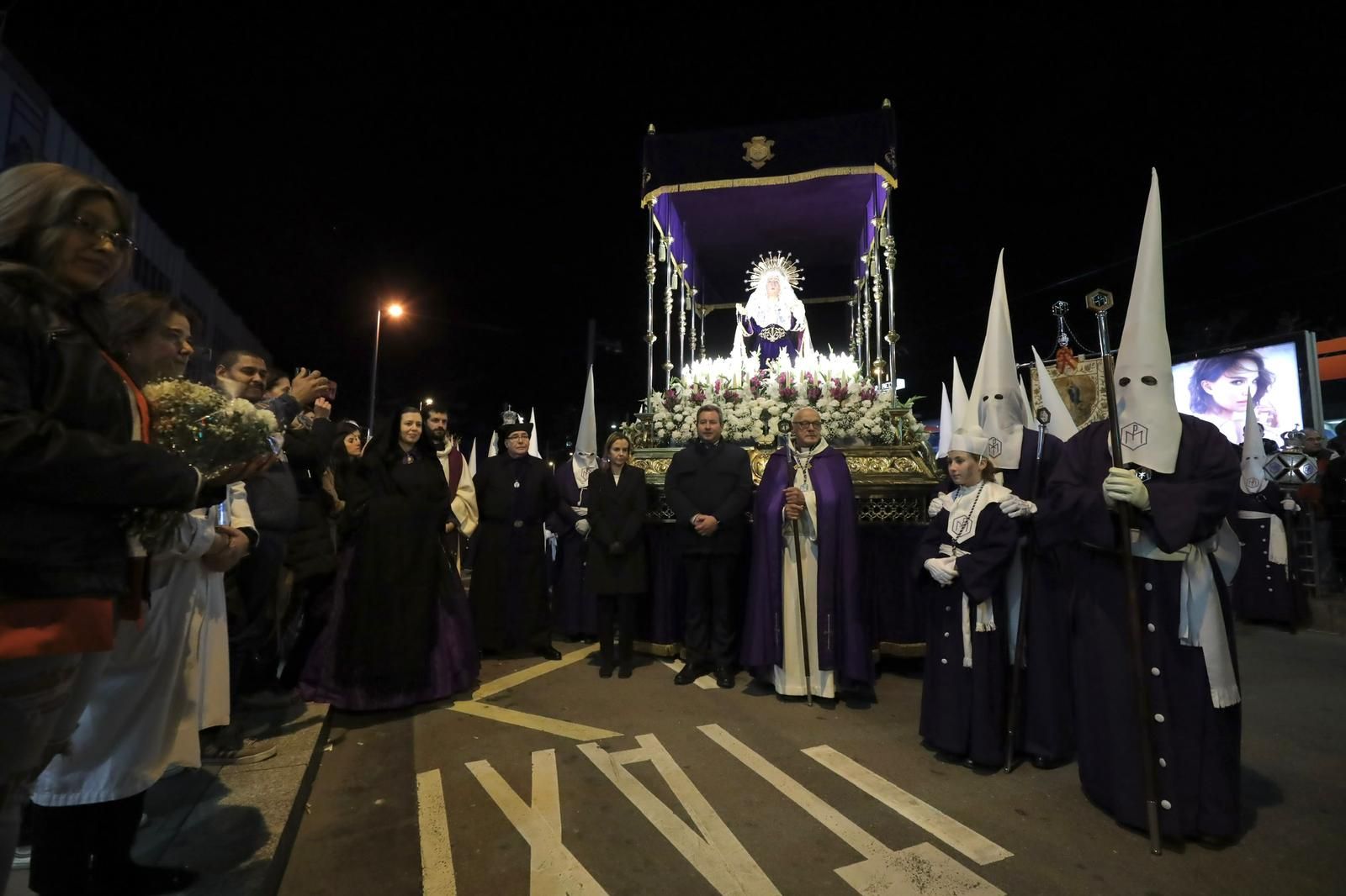 En imágenes | Emotiva procesión de las Lágrimas de la Cofradía del Descendimiento en Zaragoza ...