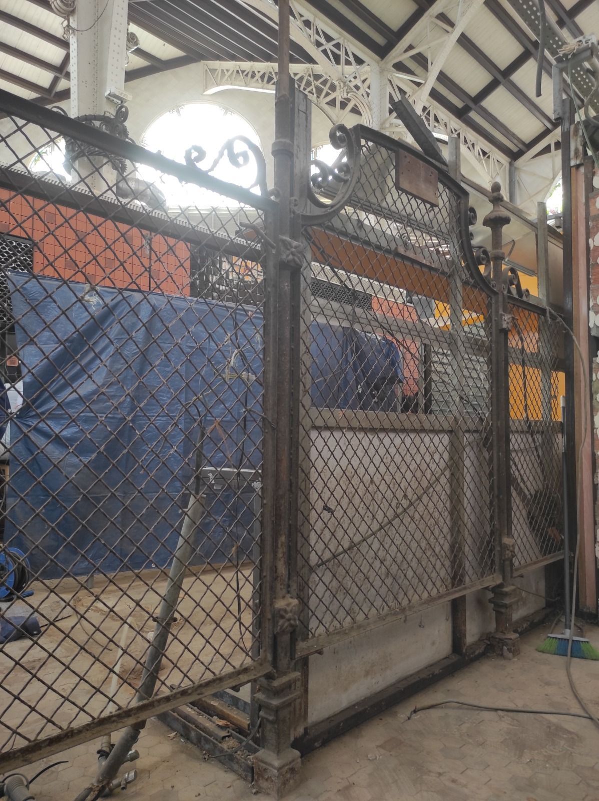 VALENCIA: Unas obras en el Mercado Central afloran pavimentos de Nolla ...