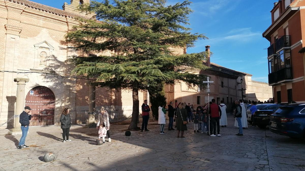 SEMANA SANTA DE TORO | Jóvenes cofrades se hermanan durante un Vía ...