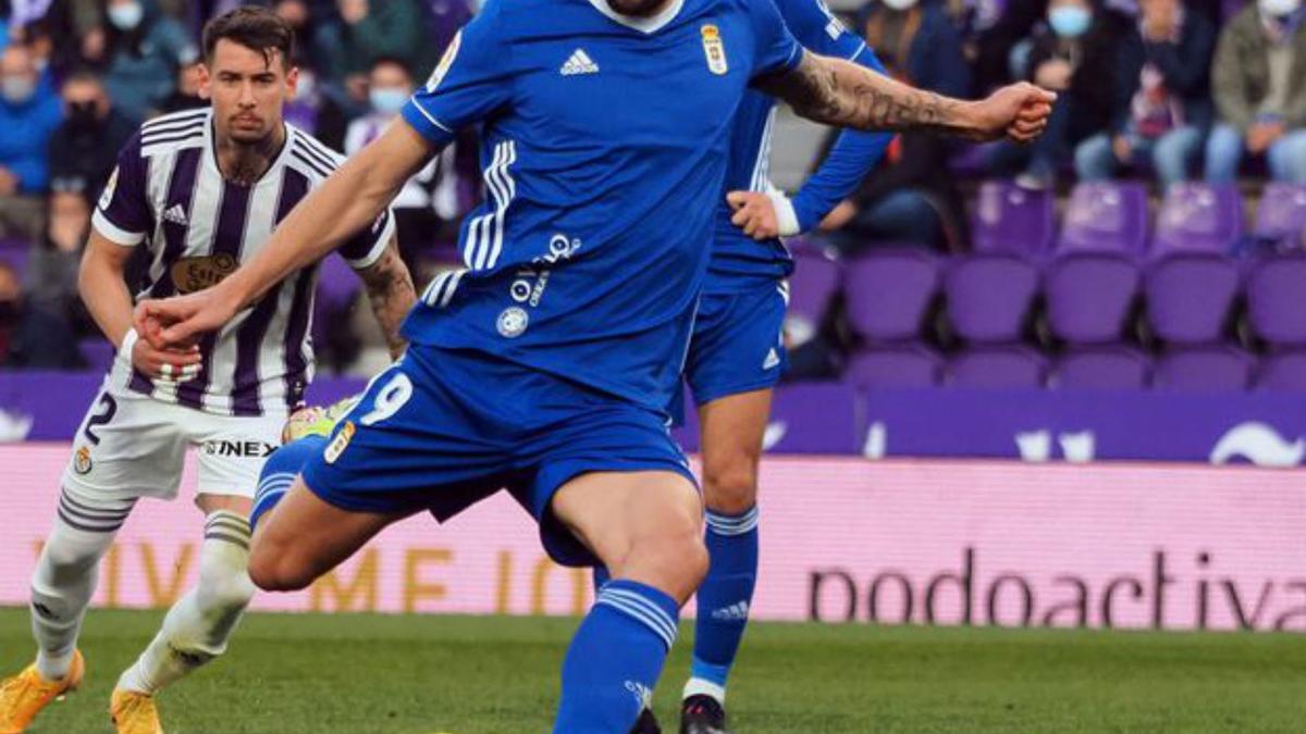 Borja Bastón falló su primer penalti con el Oviedo - La Nueva España