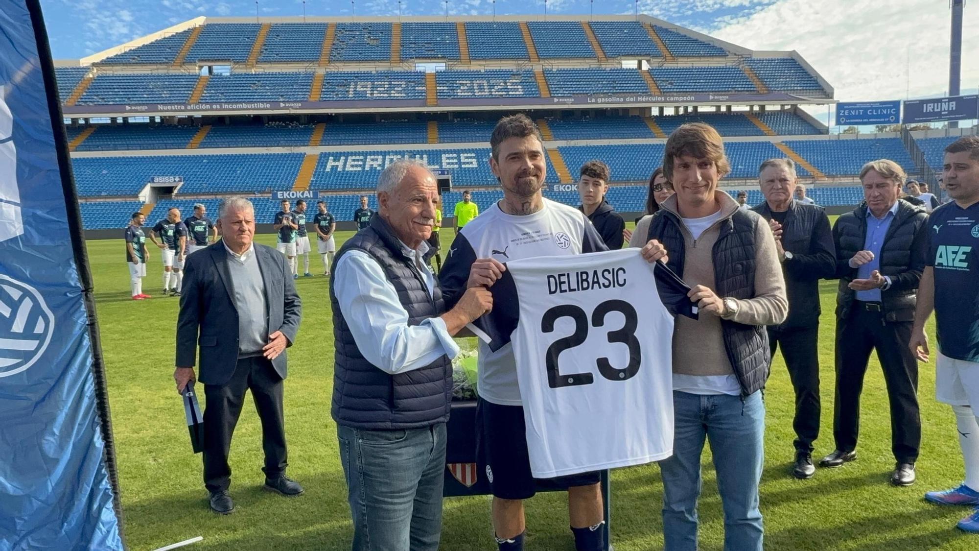 El homenaje a Delibasic en el Rico Pérez, en imágenes