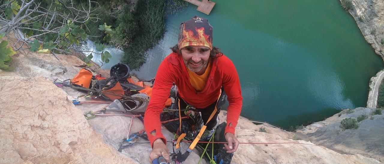 David Palmada obre la via d’escalada horitzontal més llarga de l’Estat espanyol - Regió7