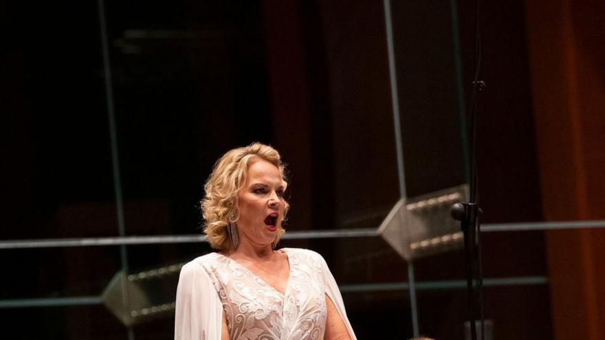 La insuperable Elena Garança debutó una «Amneris» referencial