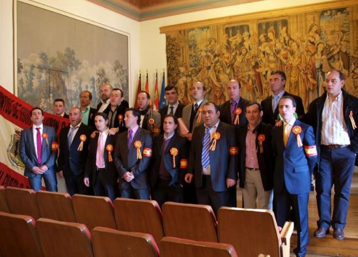 Los quintos de 1986 y 2001 celebran sus aniversarios