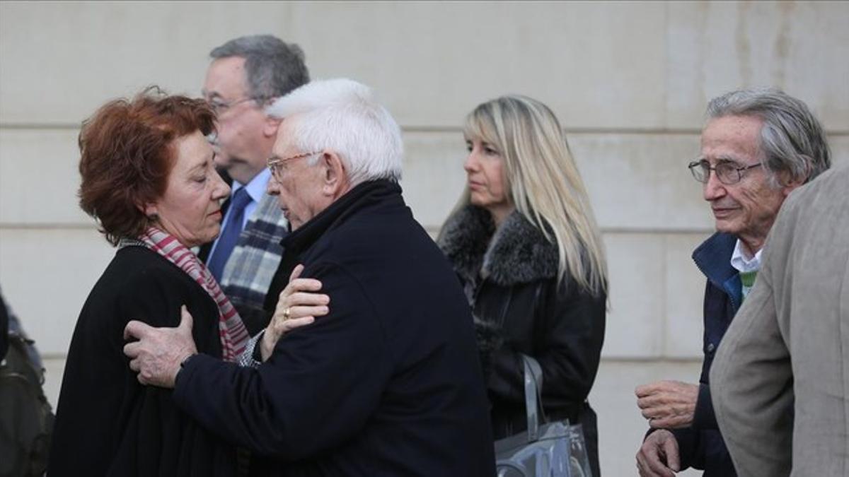 Familia y amigos despiden con cariño a la escritora Ana María Moix