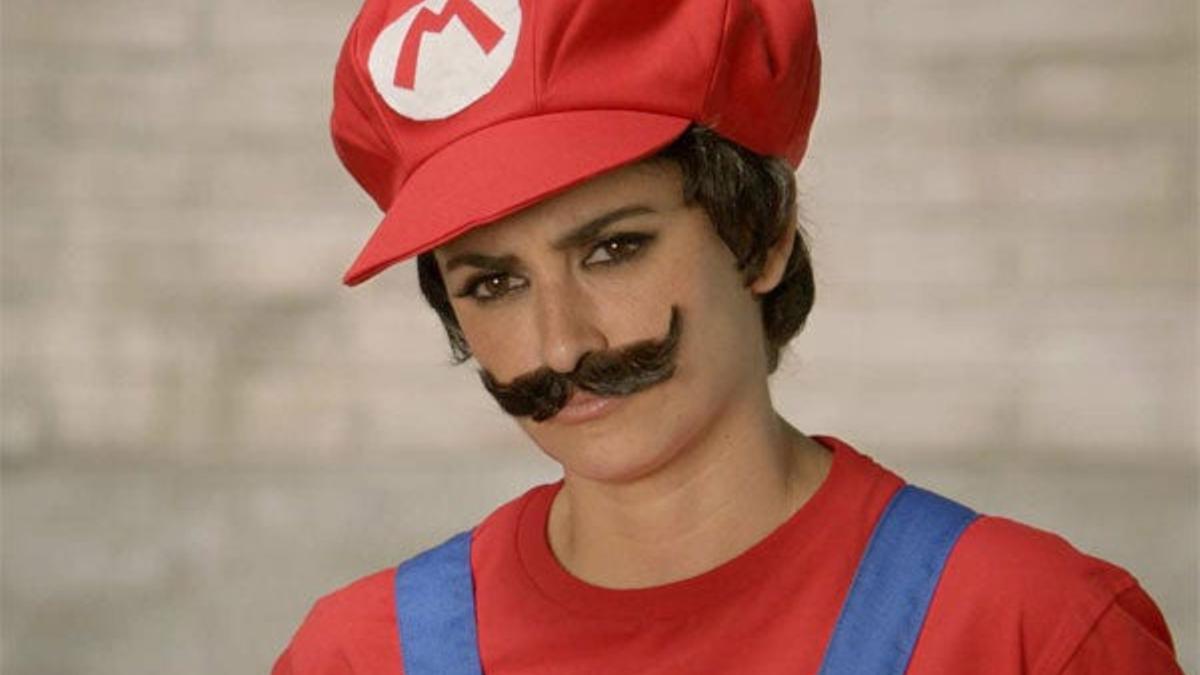 Penélope Cruz se pone bigote - Cuore