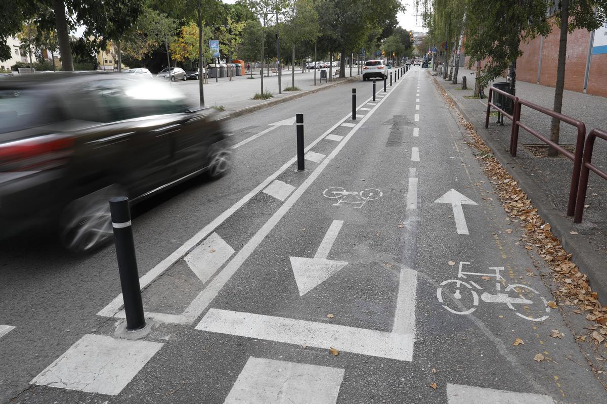 Pamplona alerta de la "perillositat" de les pilones del carril bici de ...
