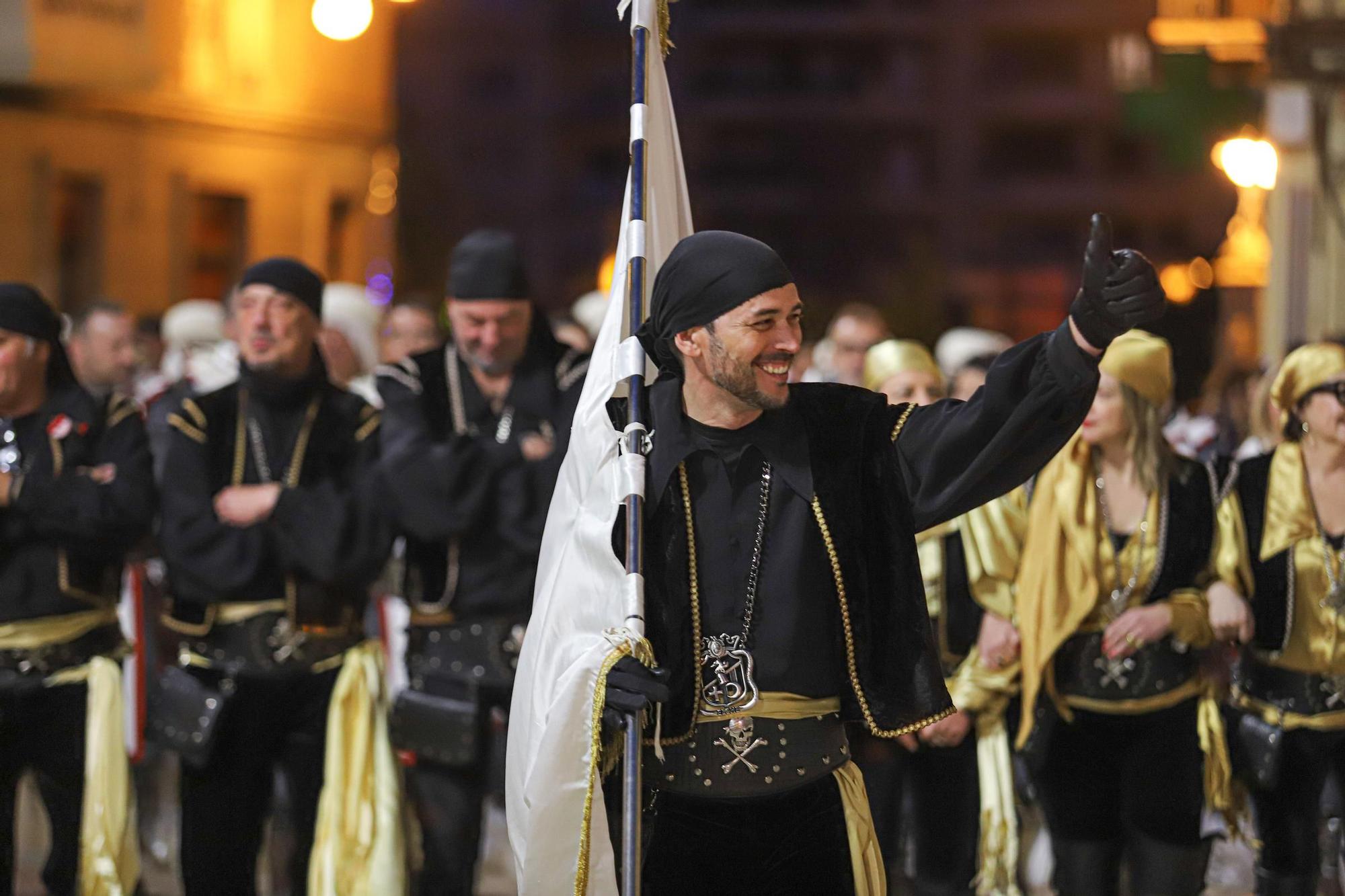 Desfile de Moros y Cristianos por el encuentro de asociaciones en ELCHE
