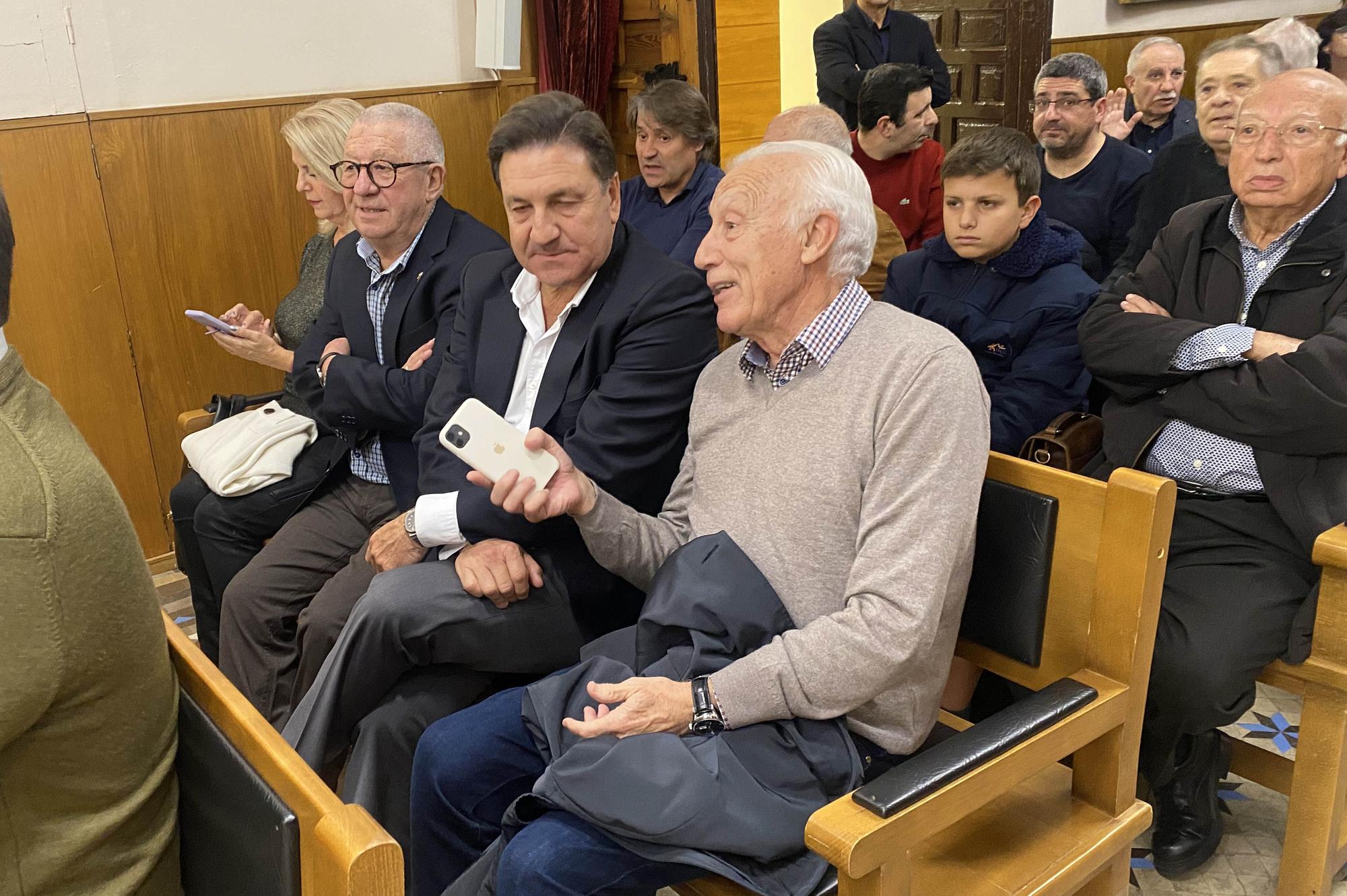 Gambín presenta su libro del Centenario del Elche rodeado de leyendas y ...