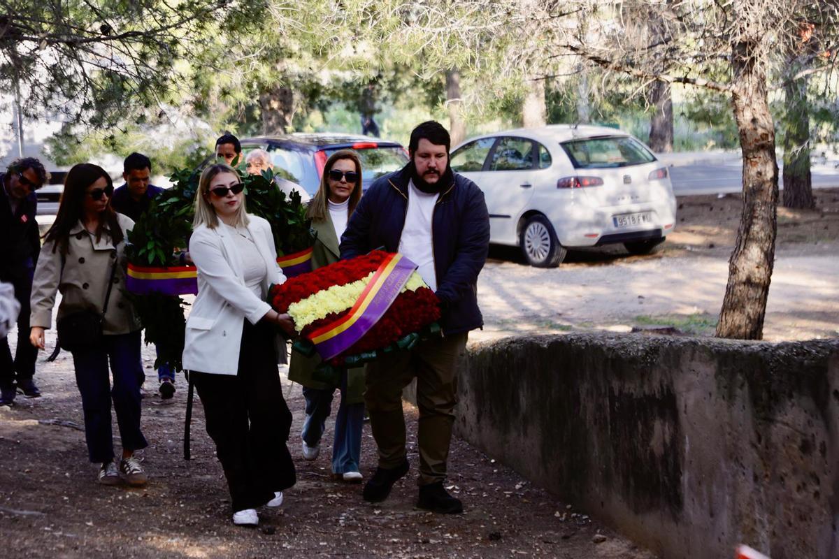 Paterna conmemora el Día de la República en un homenaje en el "paredón ...