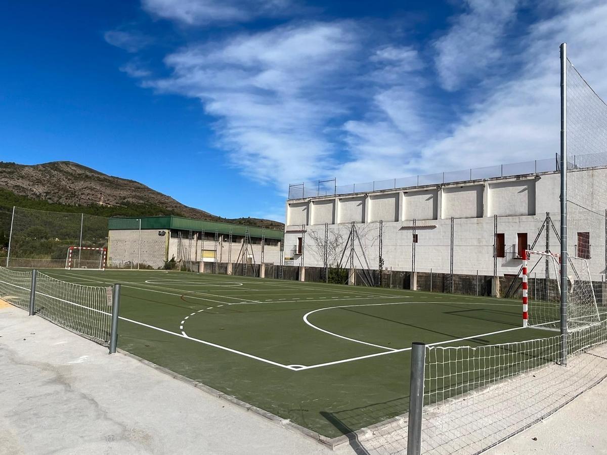 Xaló abre la nueva pista polideportiva
