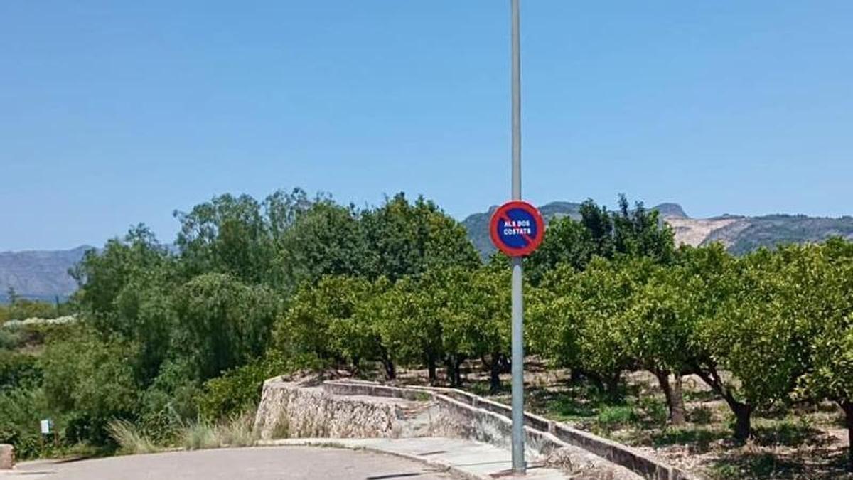 Potries regula el tráfico para no colapsar el acceso a la playa fluvial ...