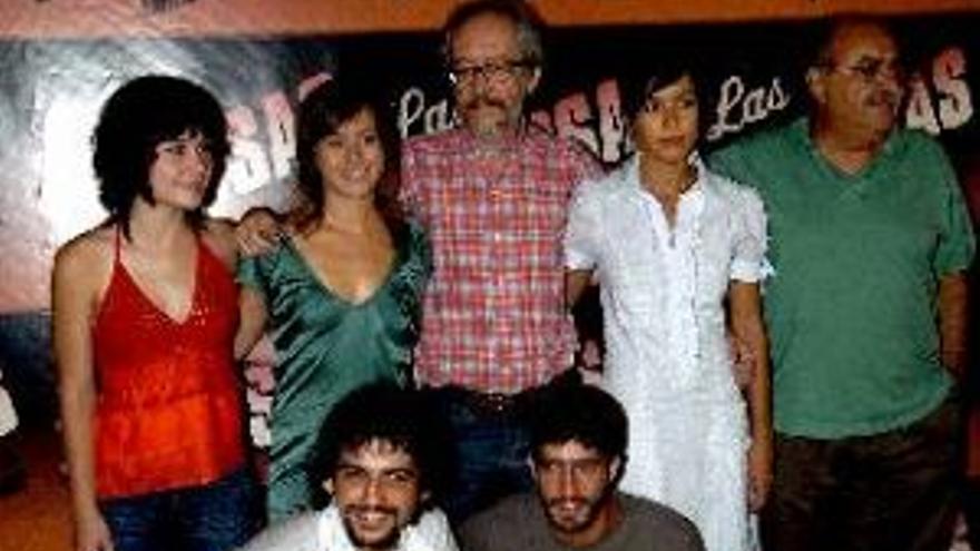 Emilio Martínez-Lázaro rodará la historia de ´Las 13 rosas´