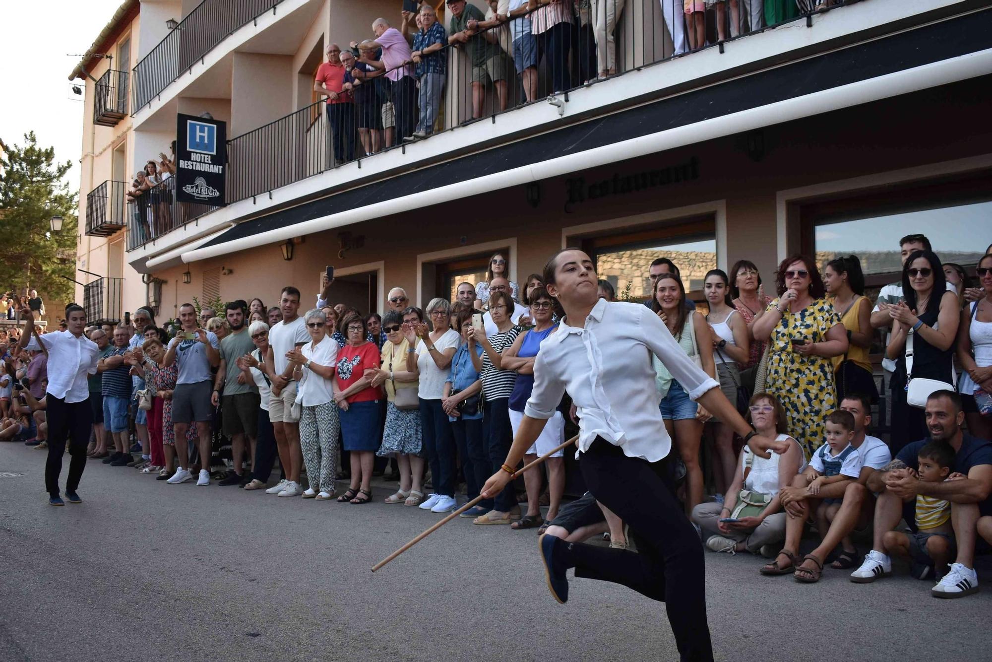 Galería: Mujeres participan por primera vez en 300 años en la danza de ...